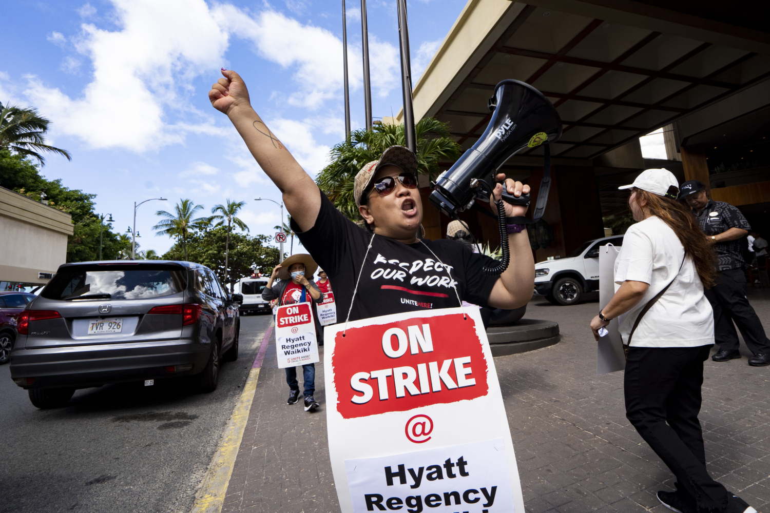 Over 5,000 Hawaii hotel workers strike in Waikiki and Kauai over Labor ...