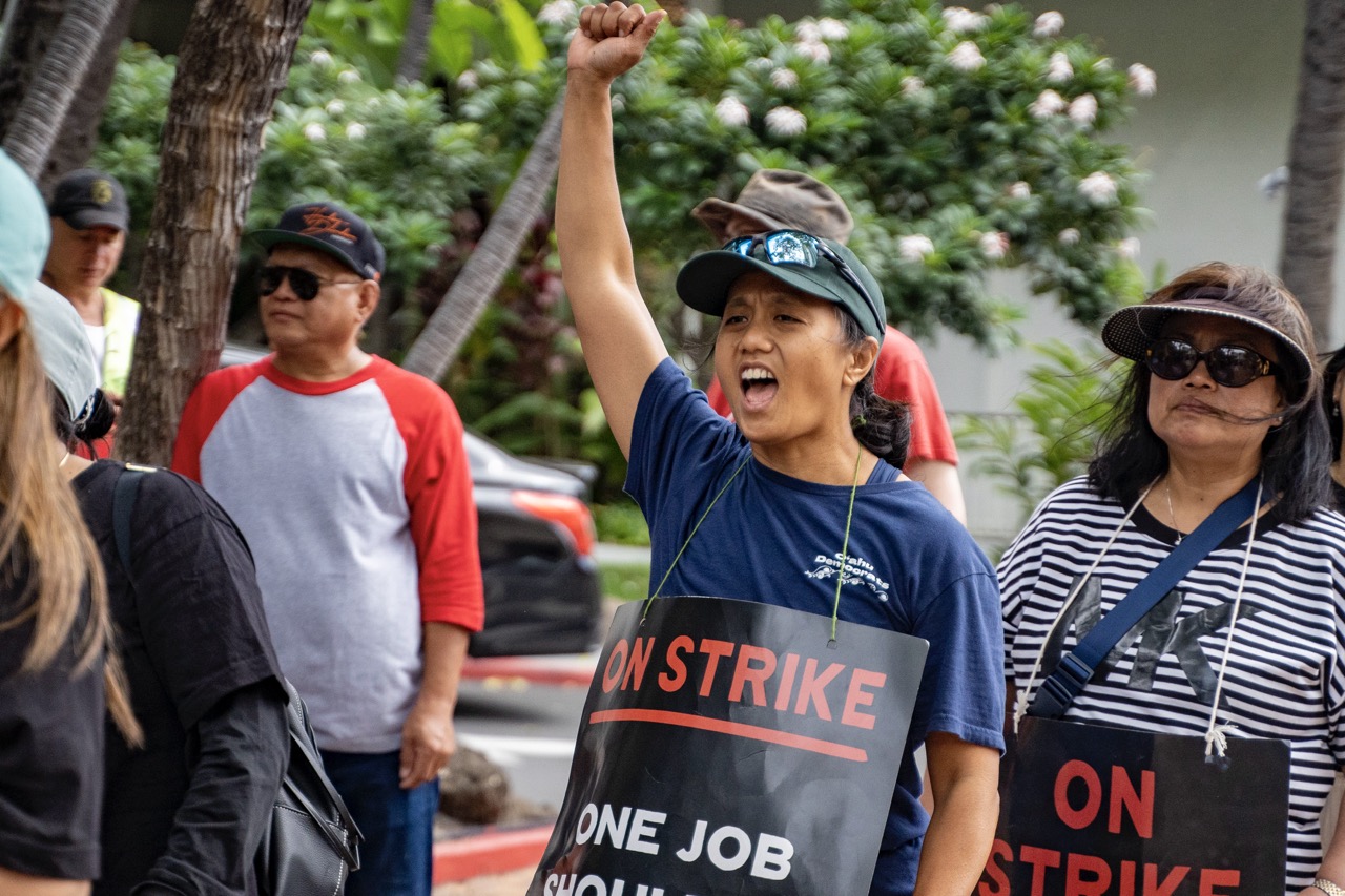 Over 5,000 Hawaii hotel workers strike in Waikiki and Kauai over Labor ...