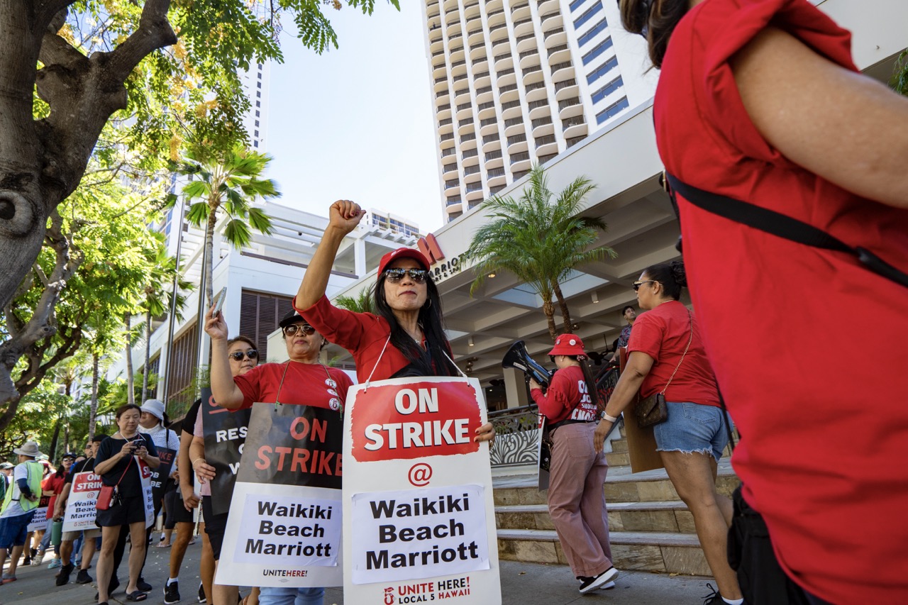 Over 5,000 Hawaii hotel workers strike in Waikiki and Kauai over Labor ...